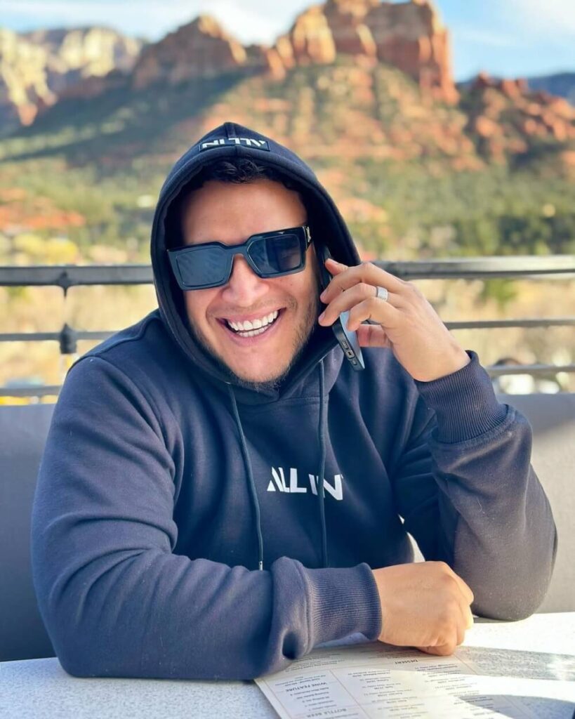 Carlos Reyes Net Worth, Age, Wife, Height, Real State Career