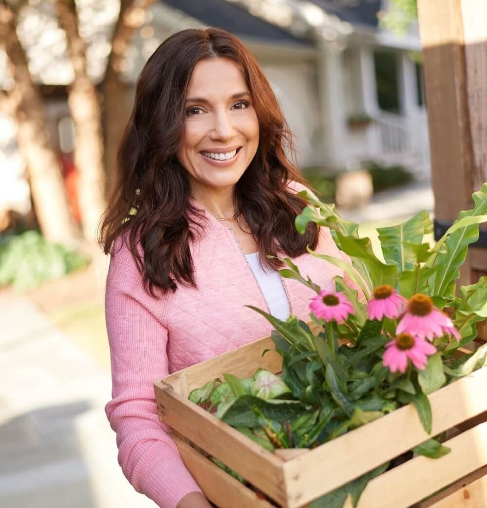 Sandra Bennett QVC Age, Husband, Adopted Daughter, Net Worth