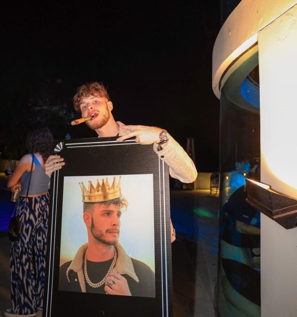 Gavin Mayo Billionaire Net Worth, Age, Height, Parents, Wiki