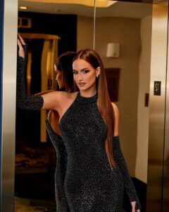 Haley Kalil Net Worth, Husband, Age, Height, Parents, Bio