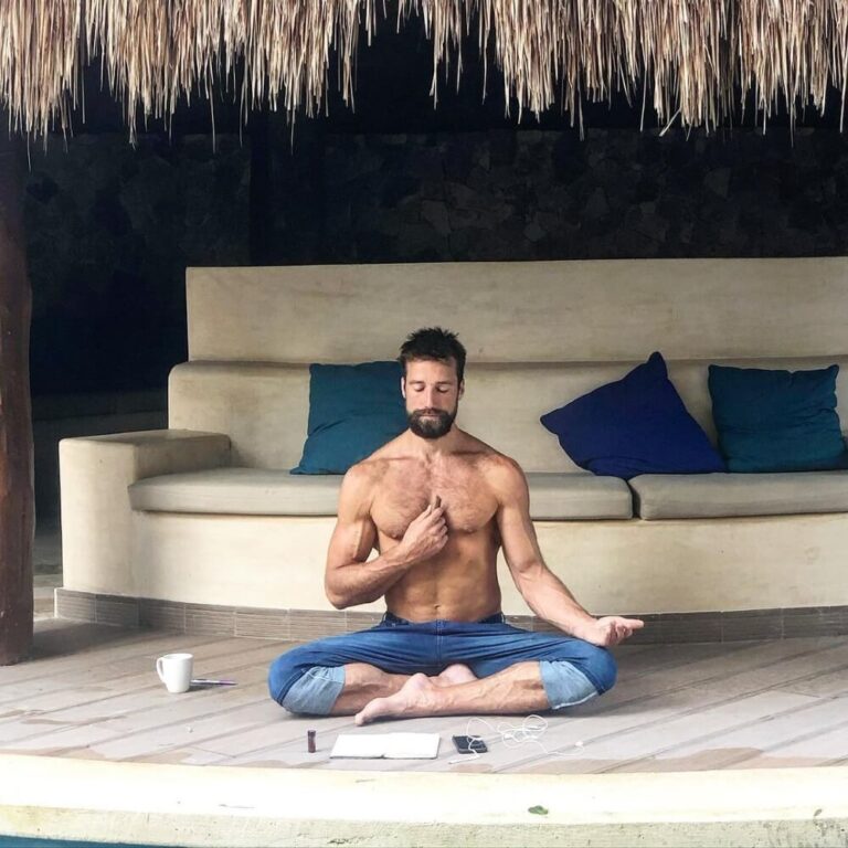 Aaron Alexander Age, Height, Weight, Net Worth, Wife