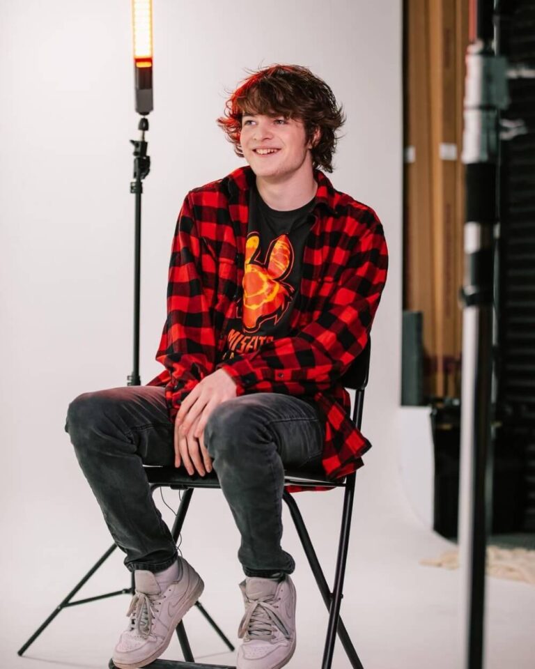 Tubbo Real Name, Age, Net Worth, Sister, Height, Girlfriend