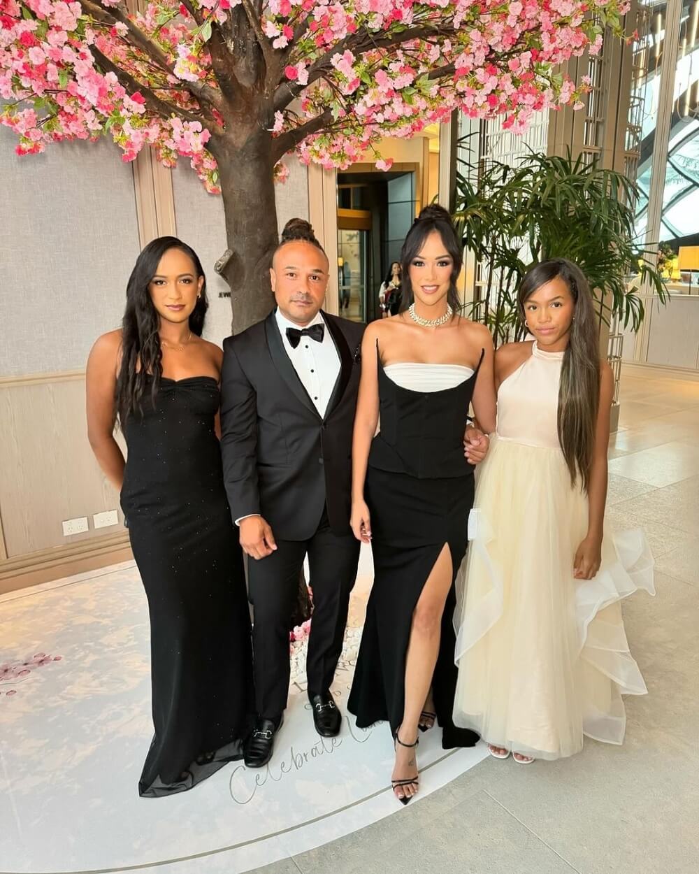 Kat Clark Husband, Age, Height, Net Worth, Daughters, Wiki