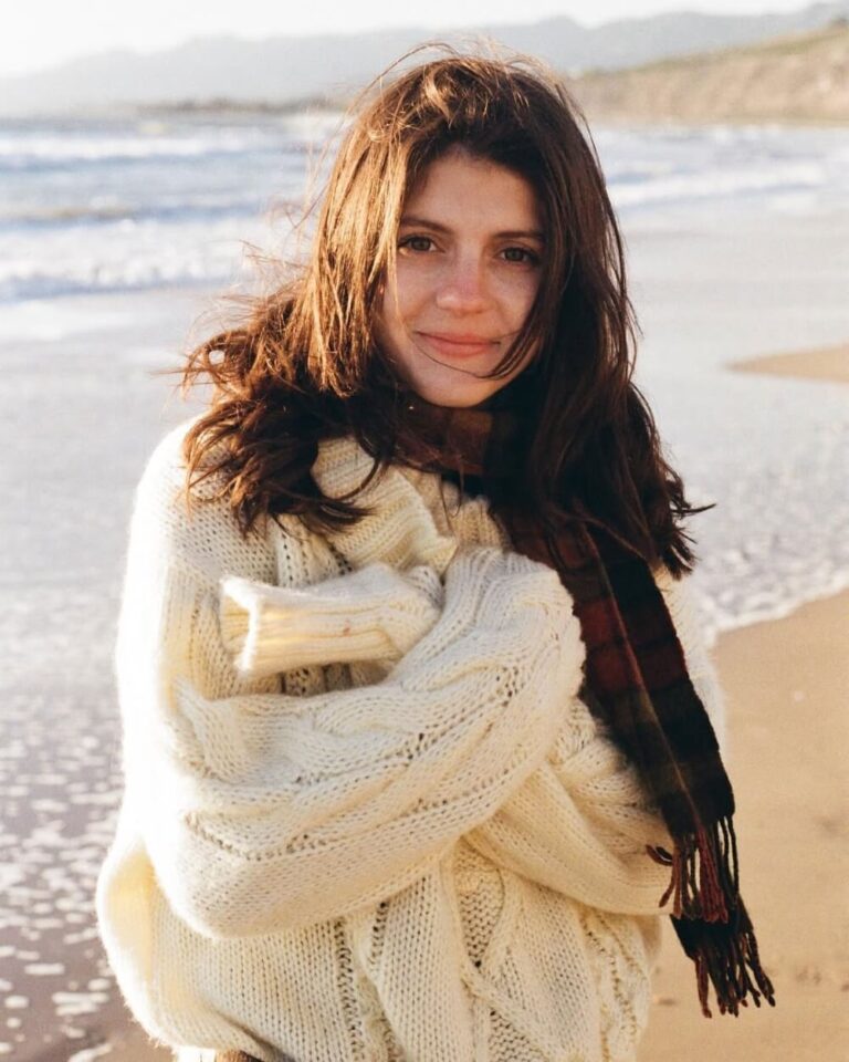 Emily Bader Age, Husband, Height, Net Worth, Weight, Parents