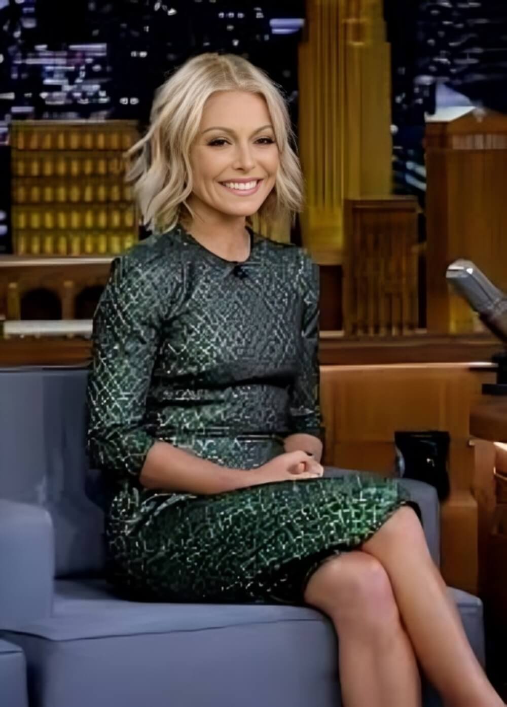 Kelly Ripa Net Worth, Age, Husband, Kids, Height, Biography