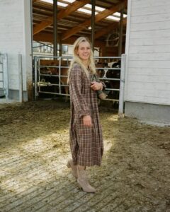 Hannah Neeleman Age, Net Worth, Husband, Height, Kids, Wiki