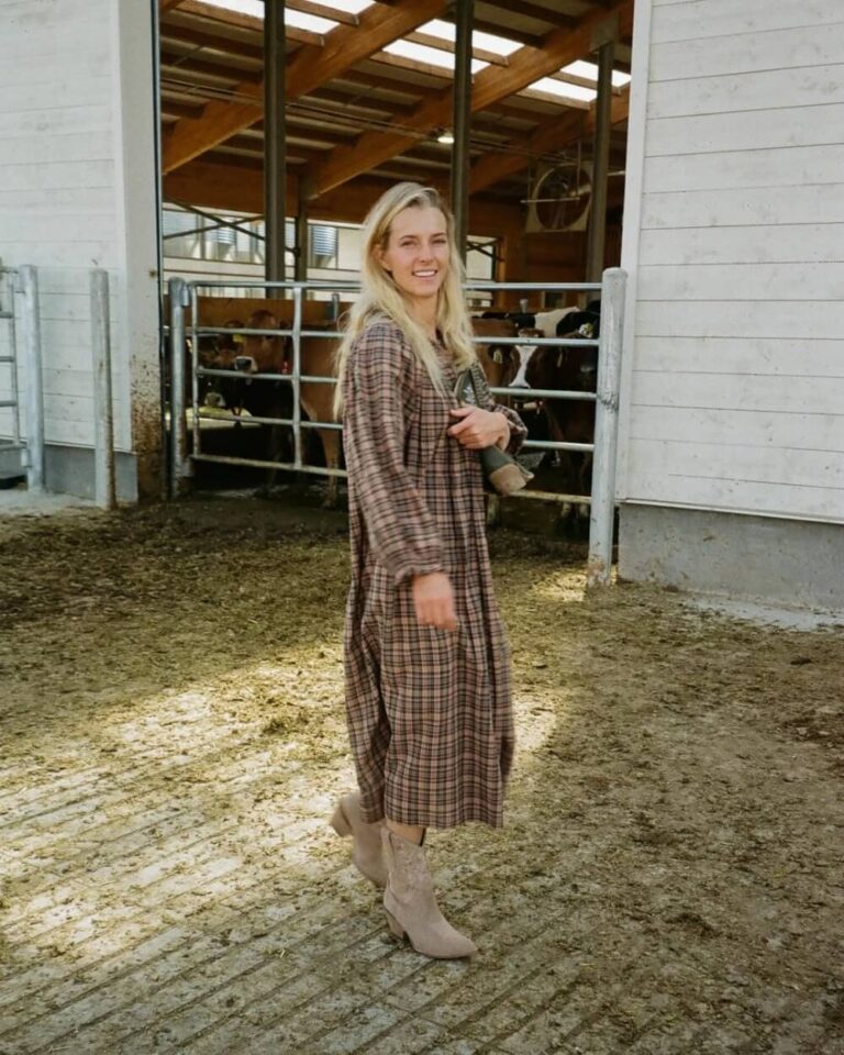 Hannah Neeleman Age, Net Worth, Husband, Height, Kids, Wiki