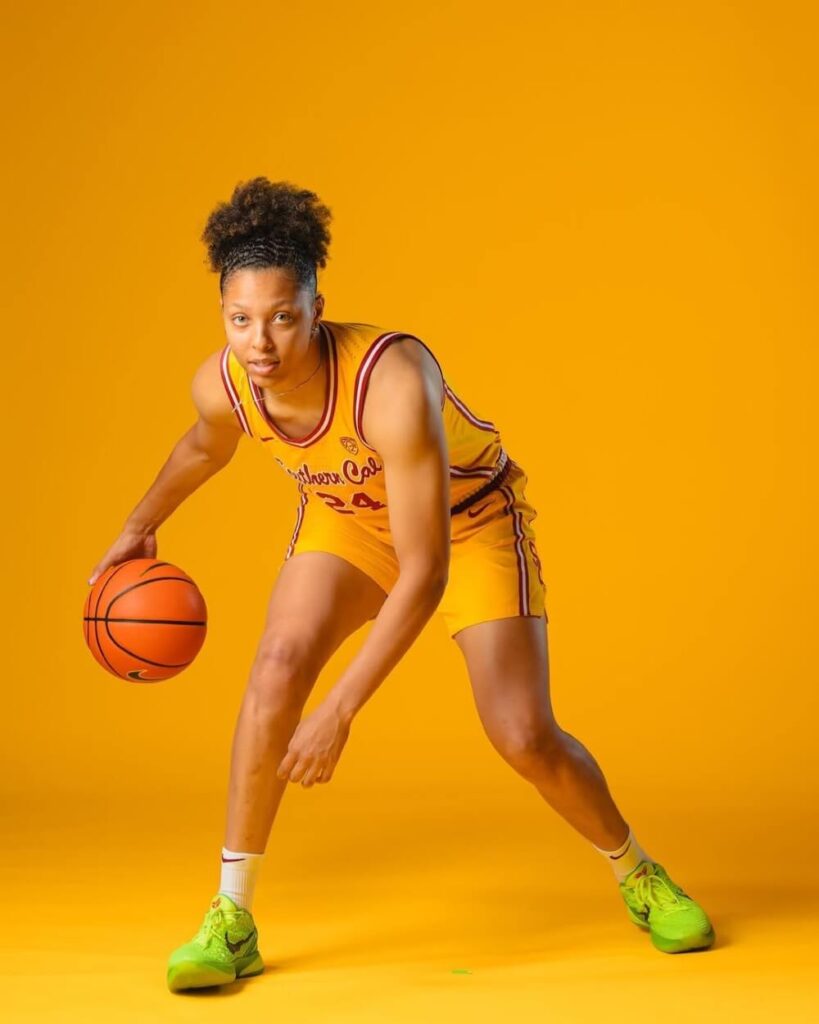 Kaitlyn Davis Age, Husband, Net Worth, Family, Height, Bio