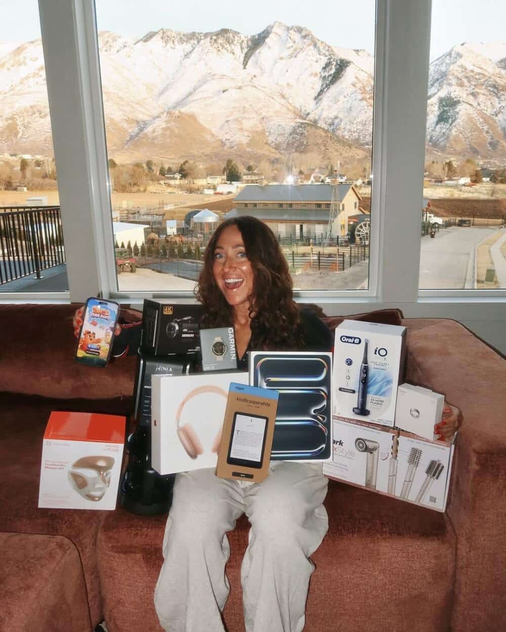 Lo Beeston Age, Net Worth, Husband, Children, Real Name, Sister