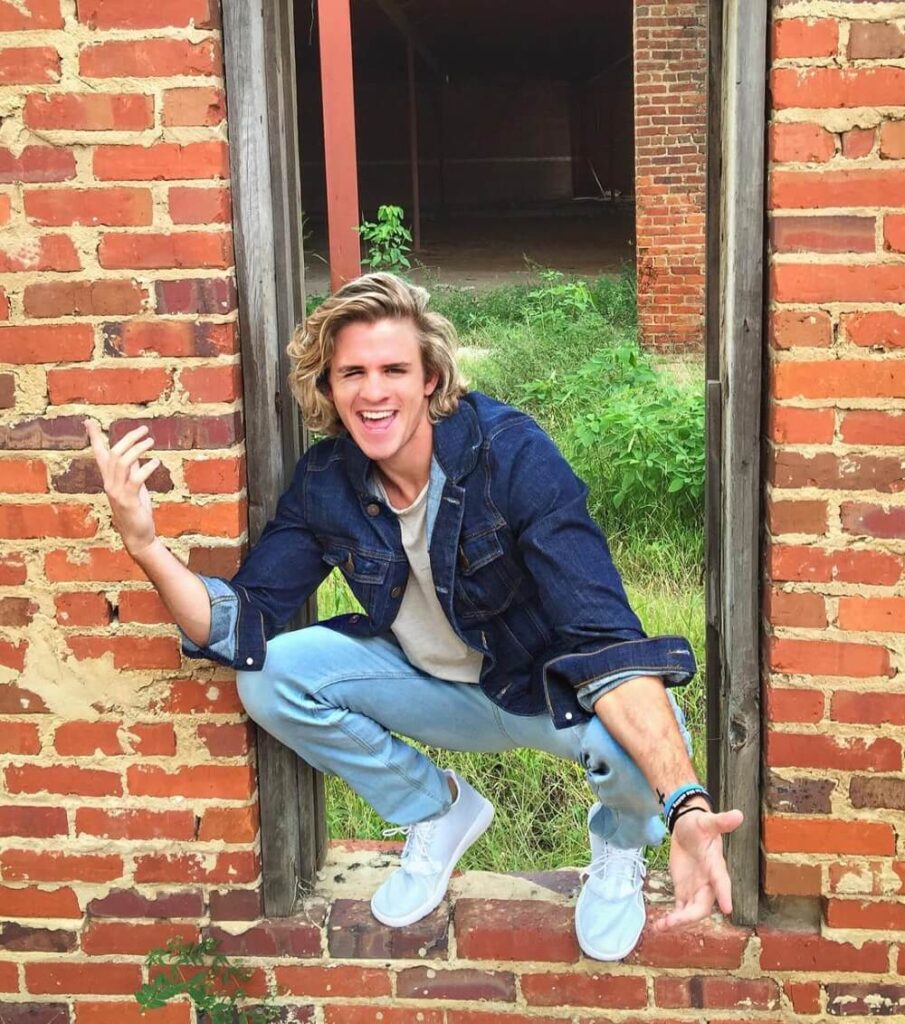 Cole LaBrant Kids, Wife, Age, Sister, Net Worth, Brother, Wiki