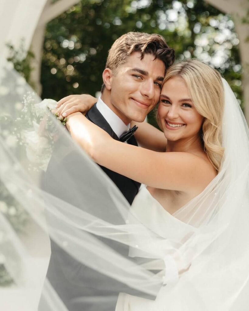 Francine Maric Age, Net Worth, Wiki, Husband, Kids, Brother