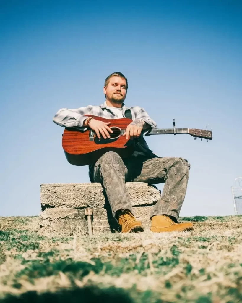 Levi Hummon Wife, Age, Net Worth, Dad, Height, Songs, Tour, Bio