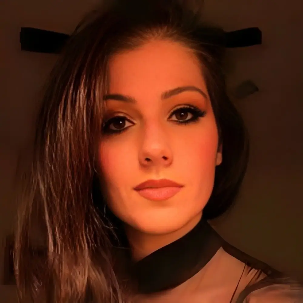 Leonarda Jonie Wiki, Husband, Age, Ethnicity, Height, Net Worth