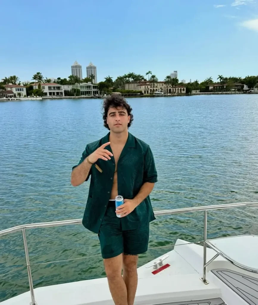 Nick Nayersina Wiki, Age, Net Worth, Ethnicity, Height, Girlfriend