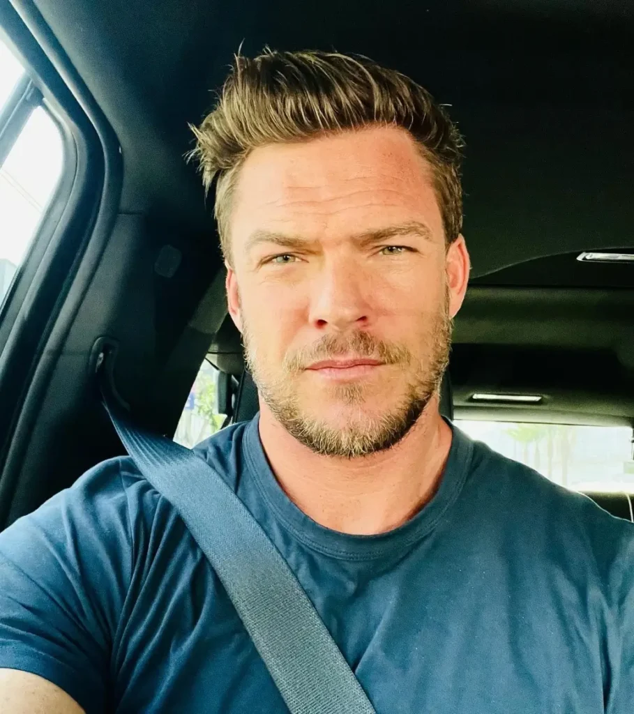 Alan Ritchson Height, Age, Wife, Weight, Net Worth, Kids, Ethnicity