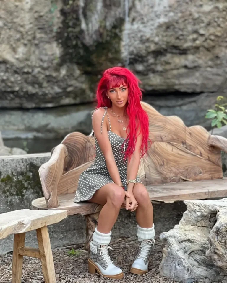 Kelly Ripa Net Worth, Age, Husband, Kids, Height, Biography